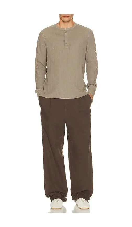 SKIMS Waffle Cropped Slim Henley In Brown