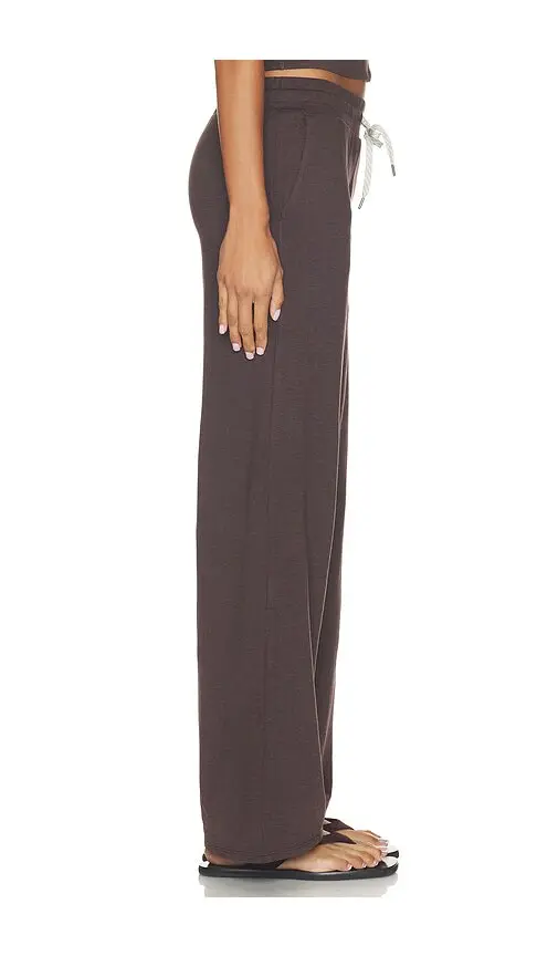 Vuori Halo Essential Wide Leg Pant In Brown