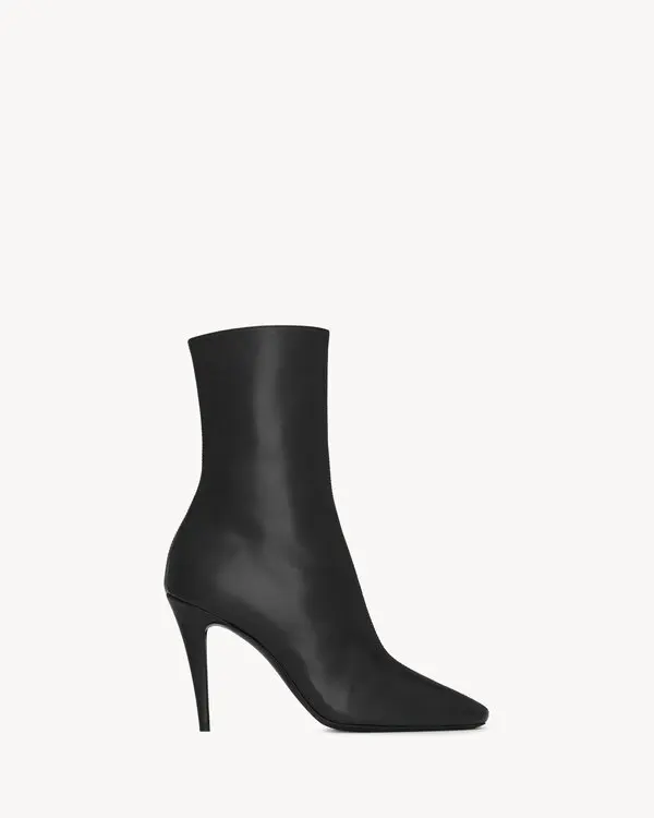 Saint Laurent Capucine Booties In Smooth Leather - Black