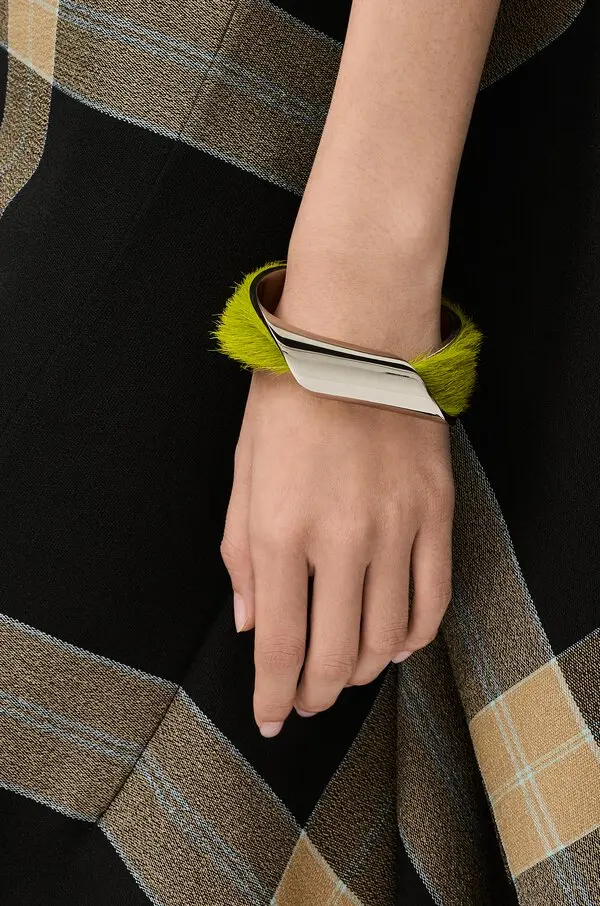 Loewe Thin Twisted Cuff In Hairy Leather Skin - Silver/lime