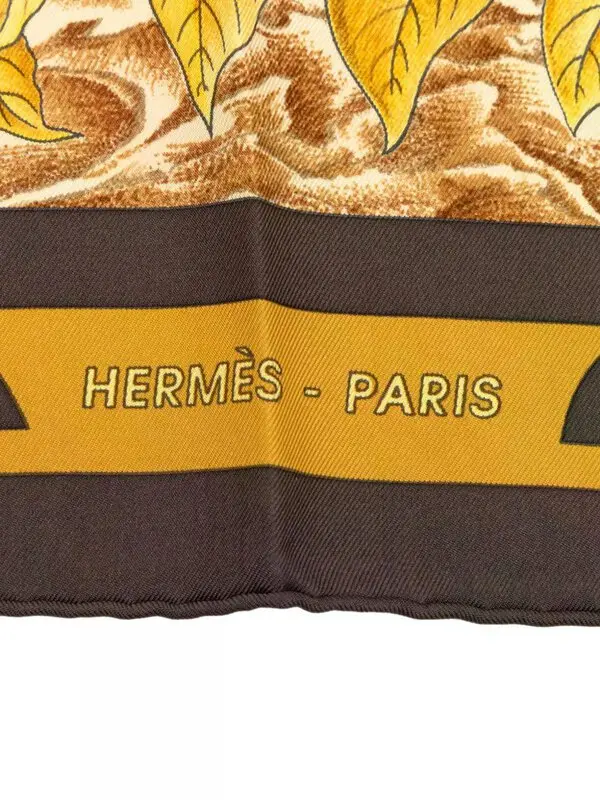 Hermès 1999-2007 Casse Noisette Silk Scarf 90 Scarves - Black