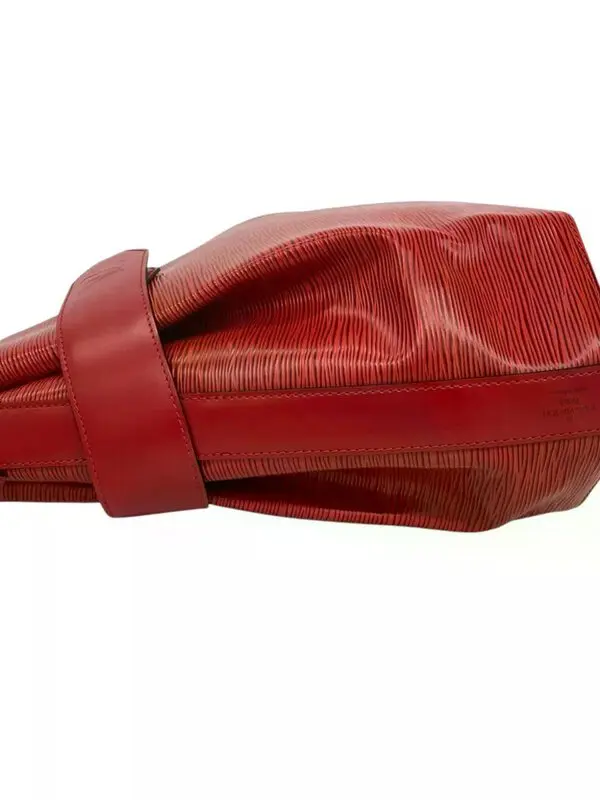 LOUIS VUITTON 1996 Epi Sac D Epaule Bucket Bag - Red