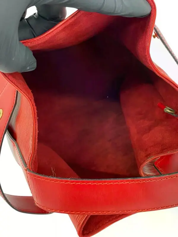 LOUIS VUITTON 1996 Epi Sac D Epaule Bucket Bag