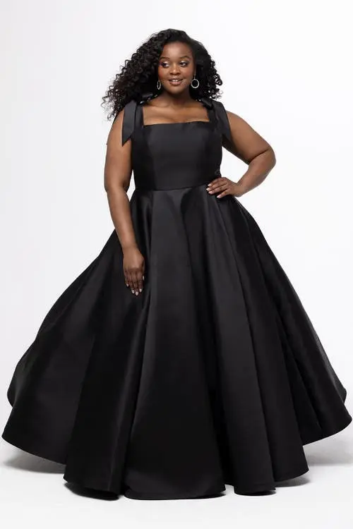 SYDNEY'S CLOSET Satin A-line Formal Gown With Bows - Black