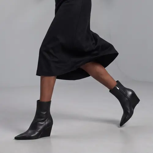 AMIE RAFA Jody Leather Wedge Boots - Black