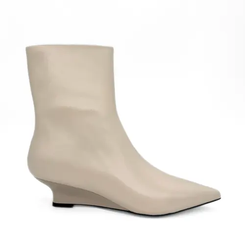 AMIE RAFA Jody Leather Wedge Boots - Bone