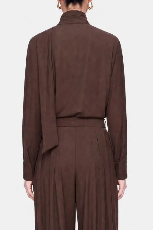 NOCTURNE Stone Accessory Stand Collar Blouse