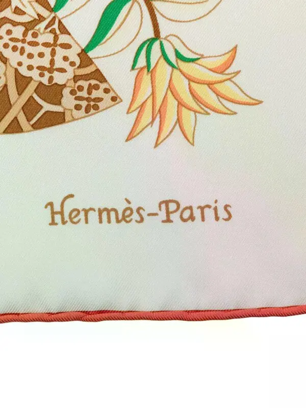 Hermès 2000-2026 Fleurs Et Papillons De Tissus Silk Scarf 90 Scarves - Multicolour