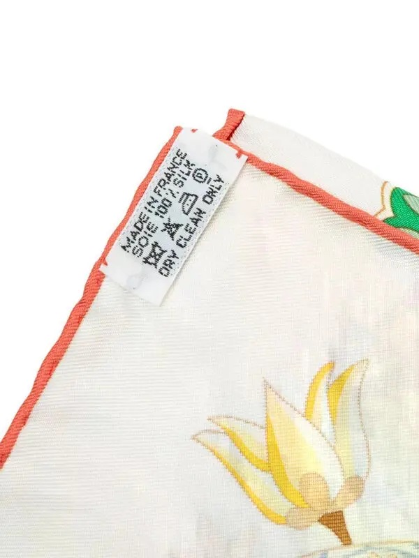 Hermès 2000-2026 Fleurs Et Papillons De Tissus Silk Scarf 90 Scarves - Multicolour