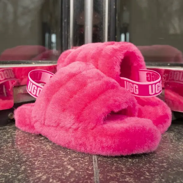 UGG Reg; Fluff Yeah Slide