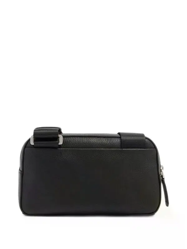PIQUADRO Logo-plaque Pebbled Leather Clutch Bag - Black