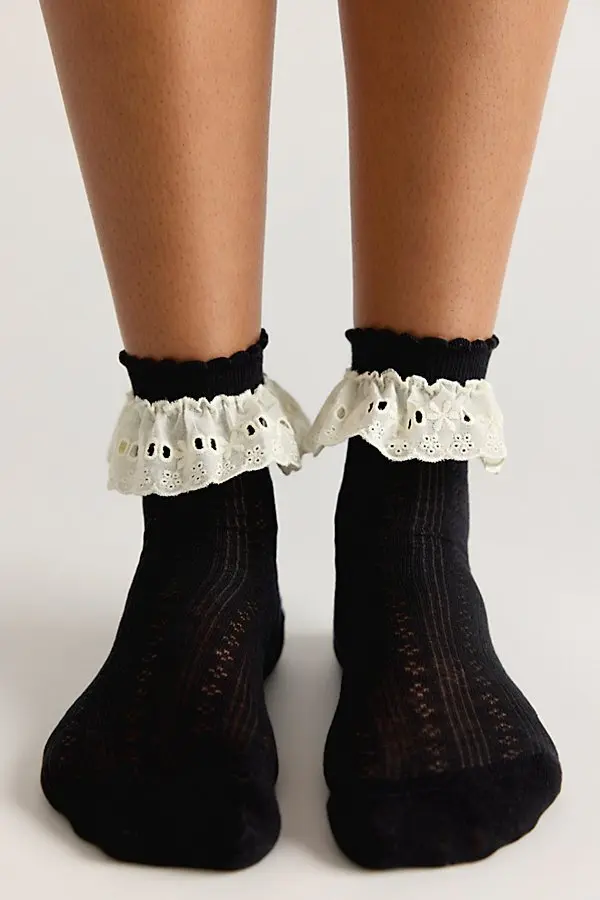 HIGH HEEL JUNGLE Bobby Lace Frill Socks - Black