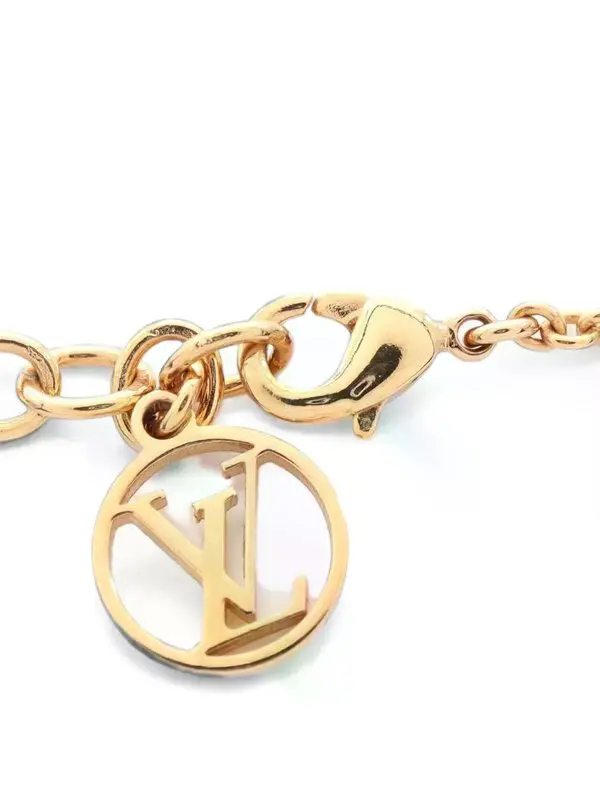 LOUIS VUITTON 2023 Essential V Necklace - Gold