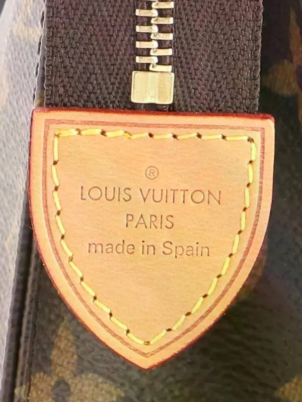 LOUIS VUITTON Toiletry Monogram Canvas 19 Pouch