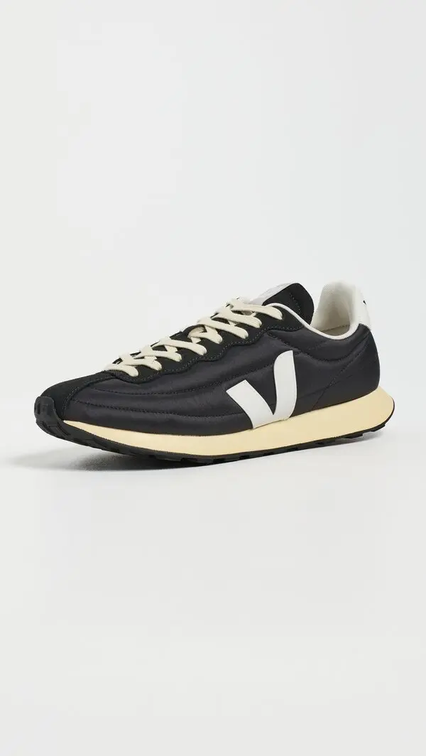 VEJA Belem Sneakers - Black/white