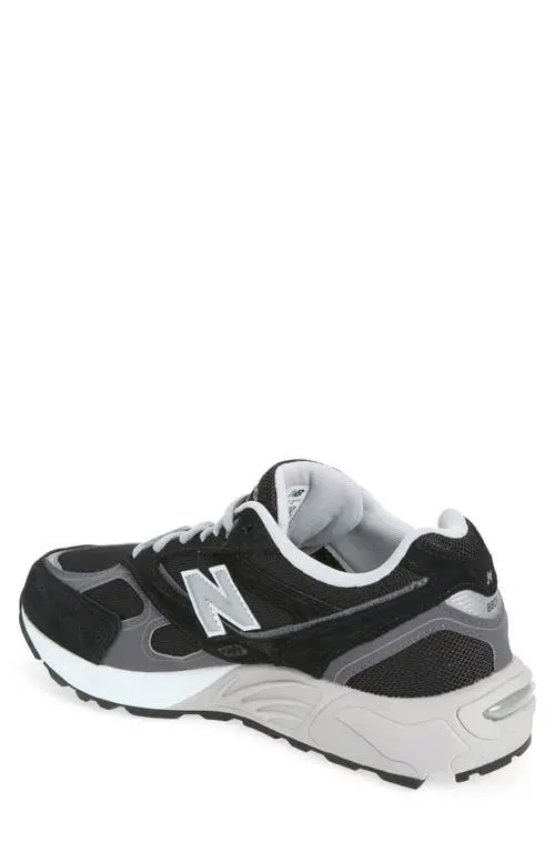 NEW BALANCE Gender Inclusive 880r Running Shoe
