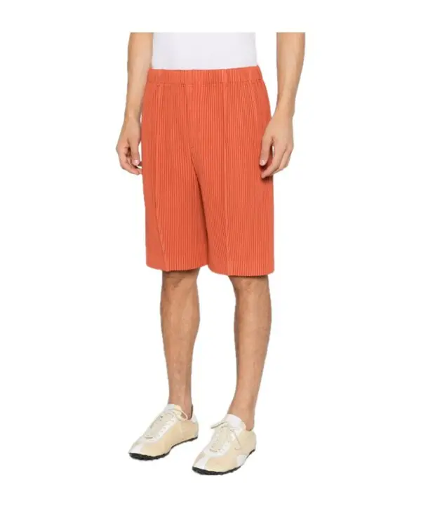 Issey Miyake Homme Plissé Pleated Straight-hem Shorts - Scarlet