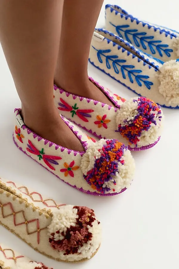 GIVE A PON Confetti Pom Slippers - Yiayia