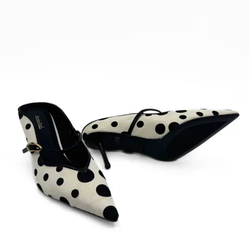 AMIE RAFA Nicky Pony Hair Pumps - White