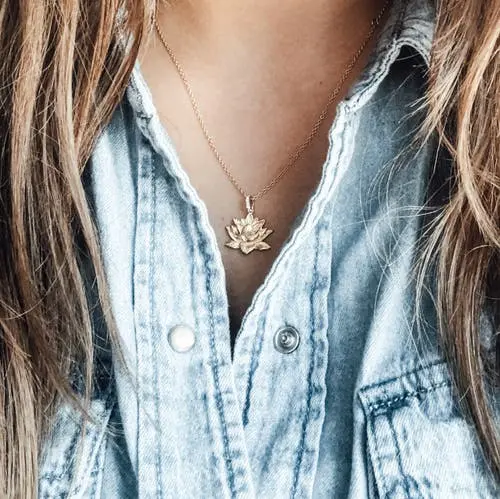 SEVEN SAINTS Awakened Lotus Necklace - White