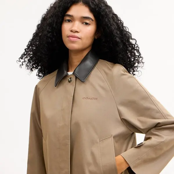 COACH OUTLET Swing Trench Coat With Leather Collar - Mud