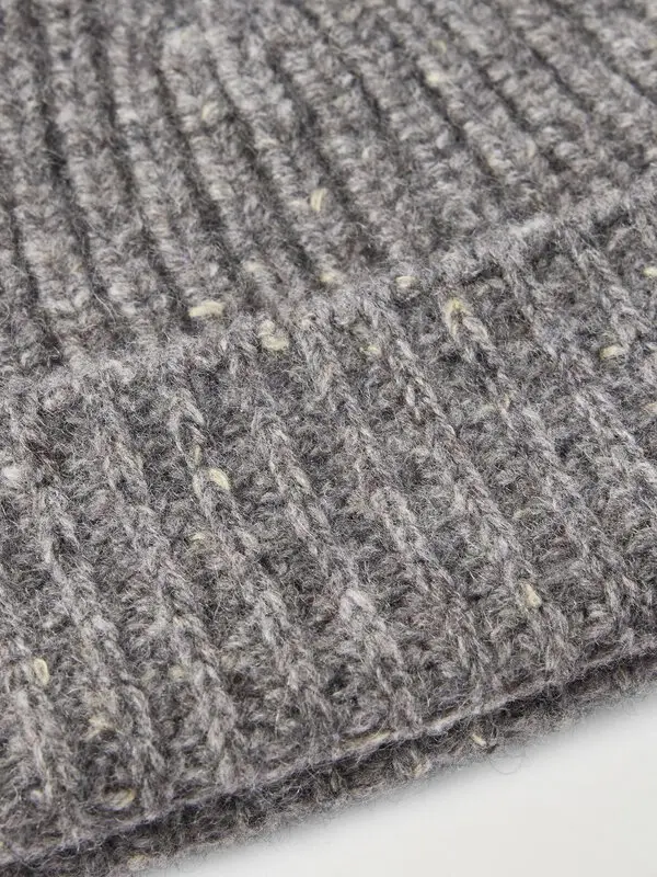 Auralee Ribbed Cashmere Beanie