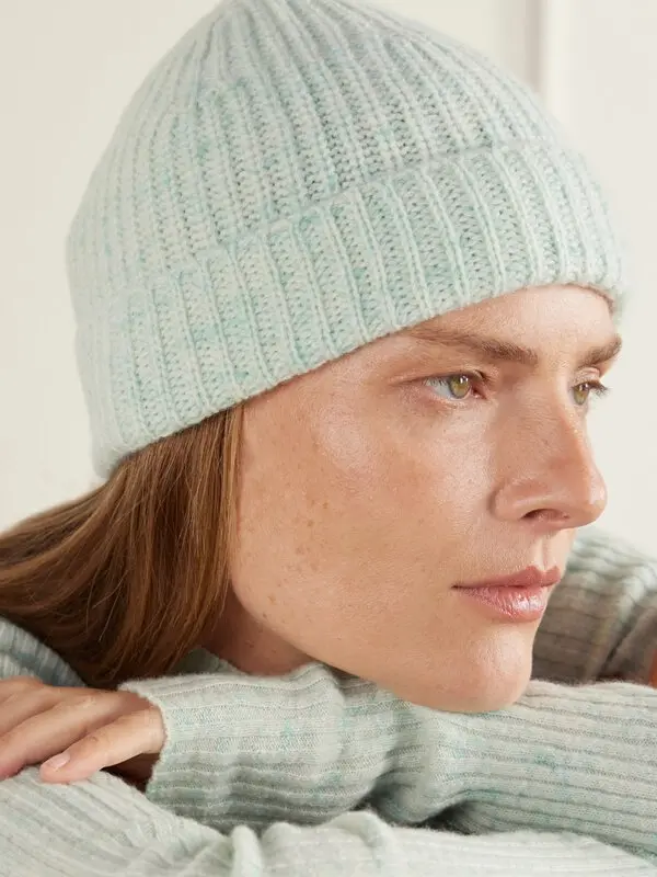 Auralee Ribbed Cashmere Beanie