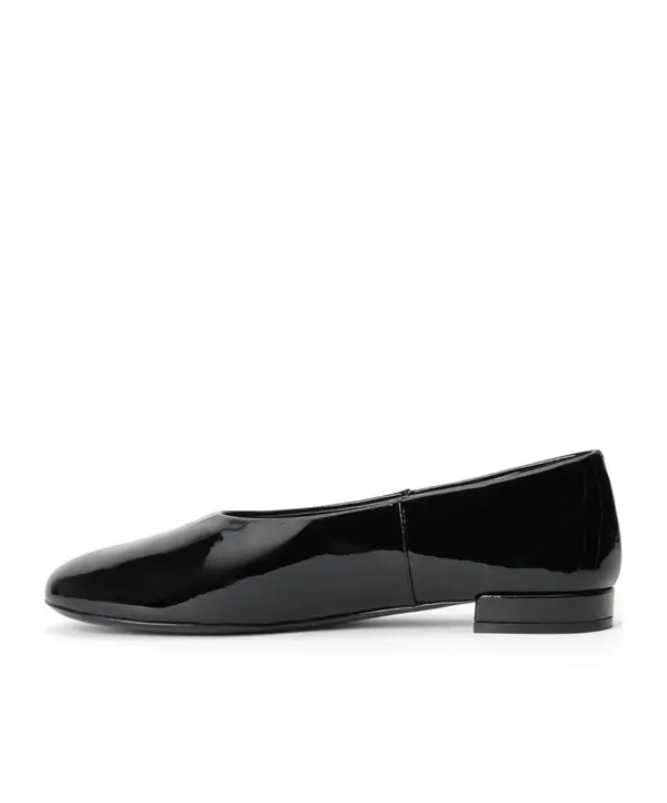 STUART WEITZMAN Lenny Flat