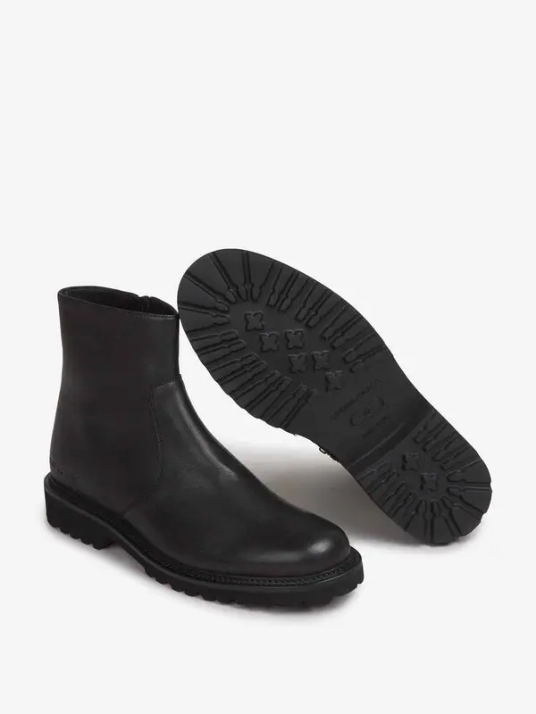 COMMON PROJECTS Round-toe Boots