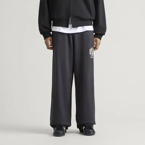 END. Mono Sweatpant