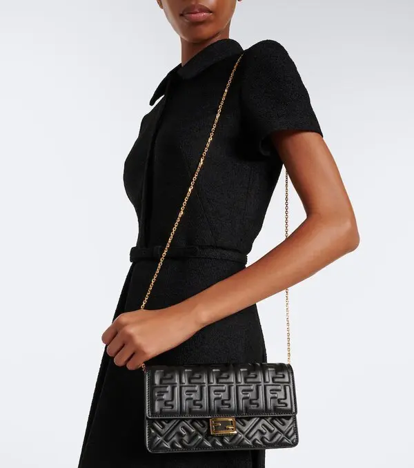 Fendi Tube Ff Leather Wallet On Chain - Black