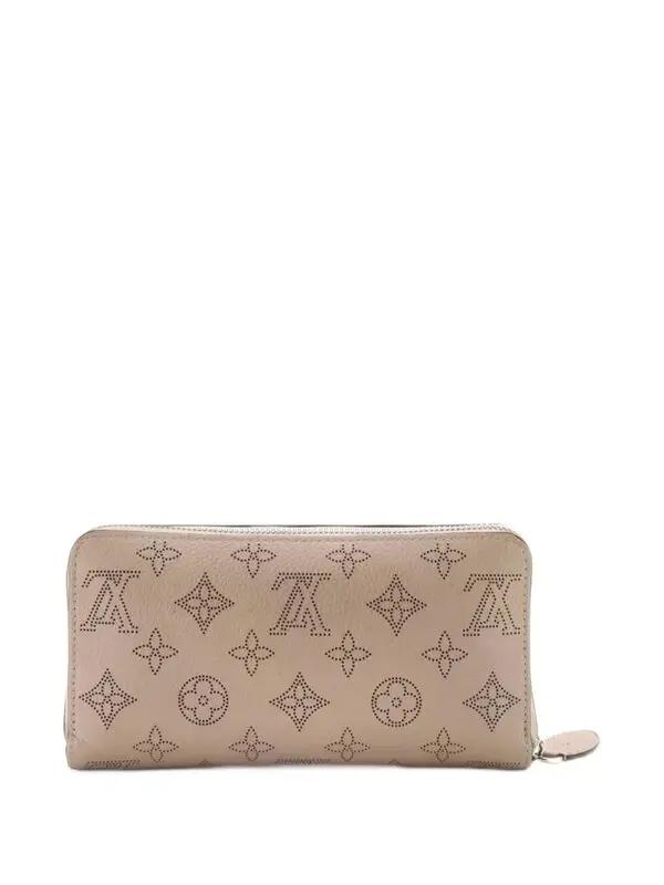 LOUIS VUITTON Zippy Wallet Mahina Leather Small Wallets