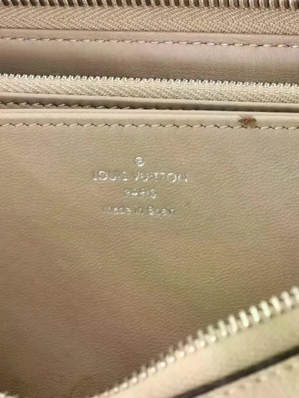 LOUIS VUITTON Zippy Wallet Mahina Leather Small Wallets