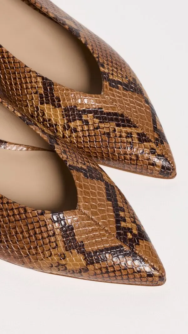 JAMIE HALLER The Trap Pumps