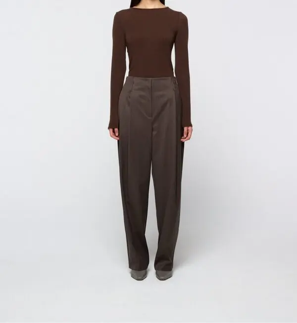AMOMENTO Straight Tuck Pants