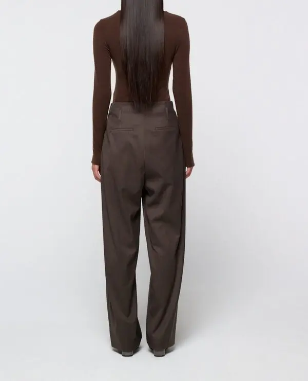 AMOMENTO Straight Tuck Pants