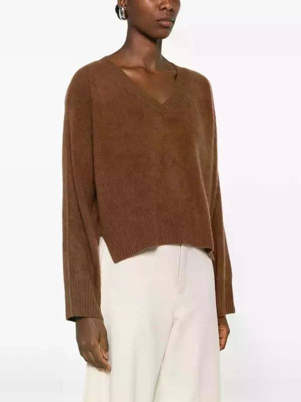 C.T.PLAGE V-neck Side-slit Sweater