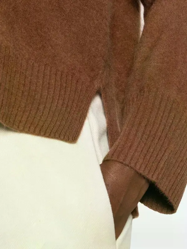C.T.PLAGE V-neck Side-slit Sweater
