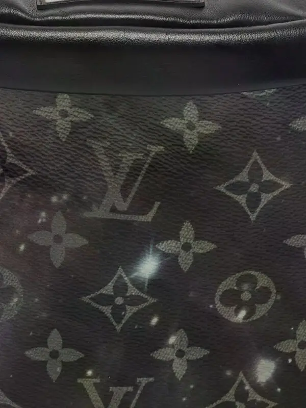 LOUIS VUITTON 2018 Discovery Monogram Eclipse Belt Bag