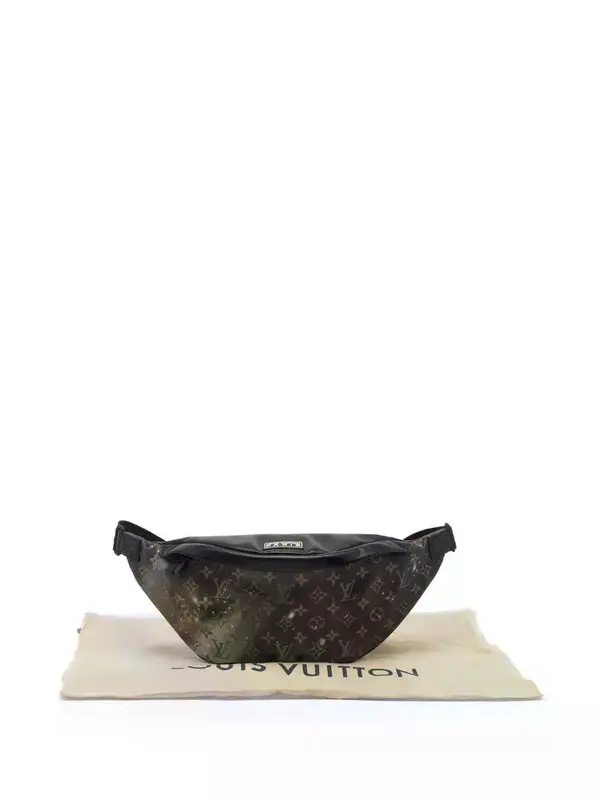 LOUIS VUITTON 2018 Discovery Monogram Eclipse Belt Bag