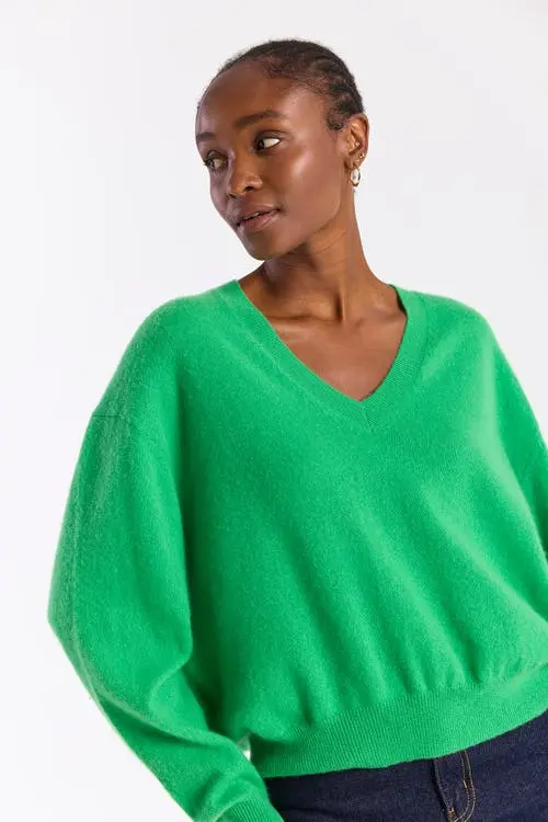 BRODIE CASHMERE Hailey 100% Cashmere V-neck Sweater