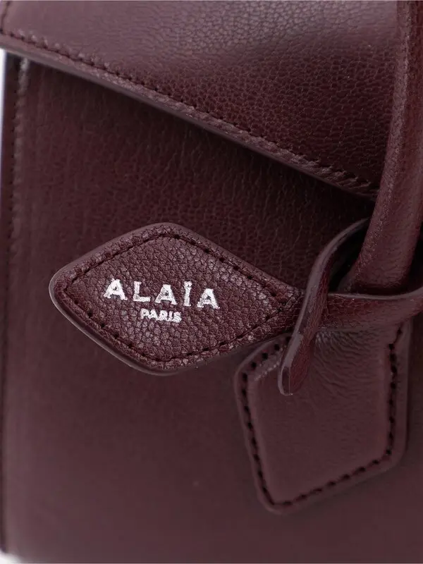 Alaïa Le Teckel Flap Leather Handbag - Red