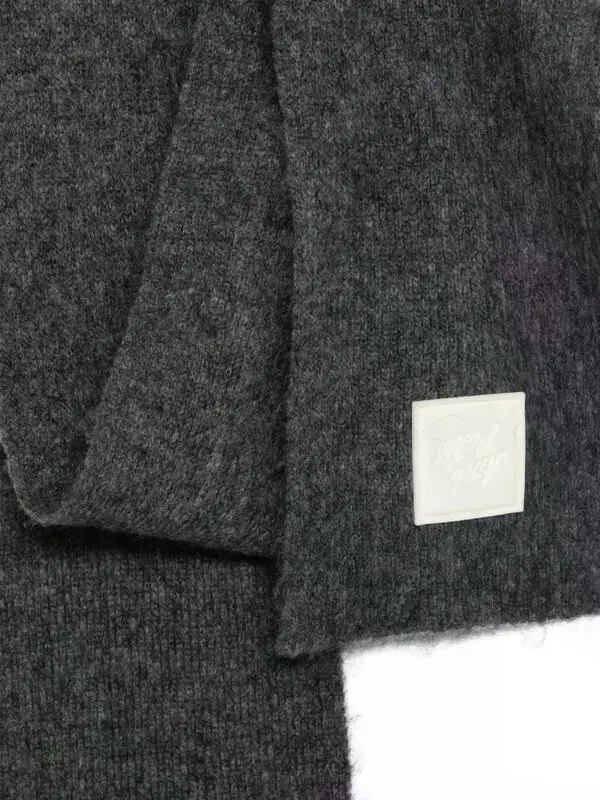 AMI Paris Logo-patch Knitted Scarf