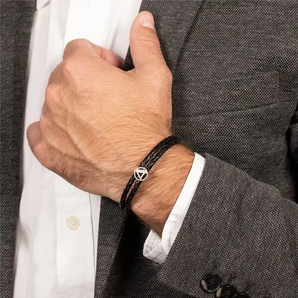 Jewlr Leather Round "i" Initial Bracelet