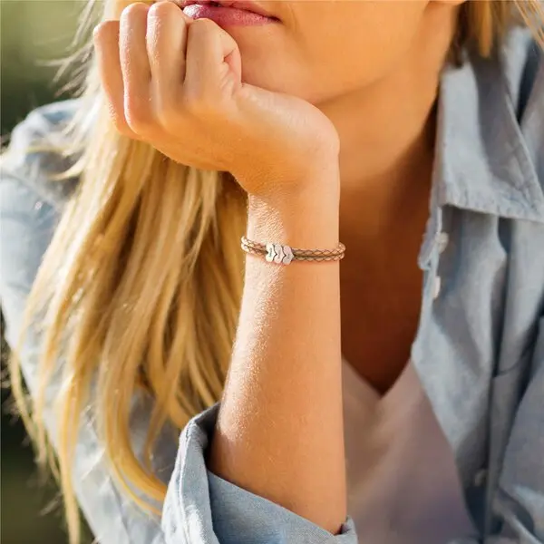 Jewlr Engravable Heart Leather Bracelet 2
