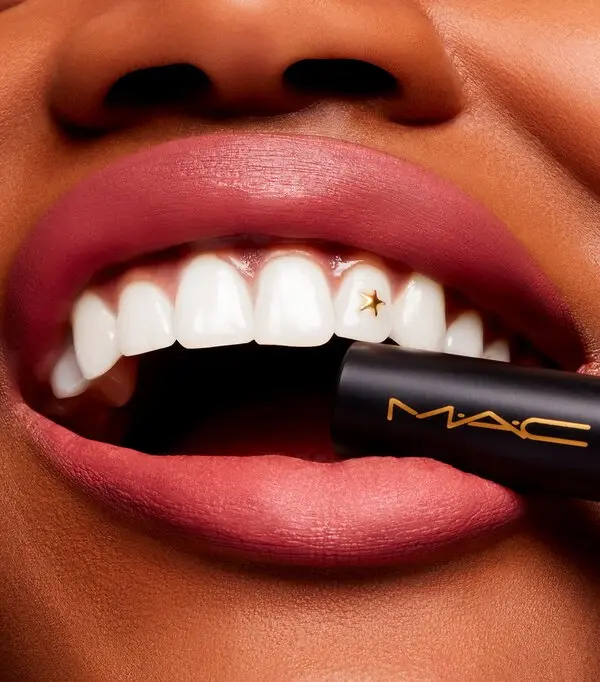 MAC COSMETICS Powder Kiss Velvet Blur Slim Stick - Pink