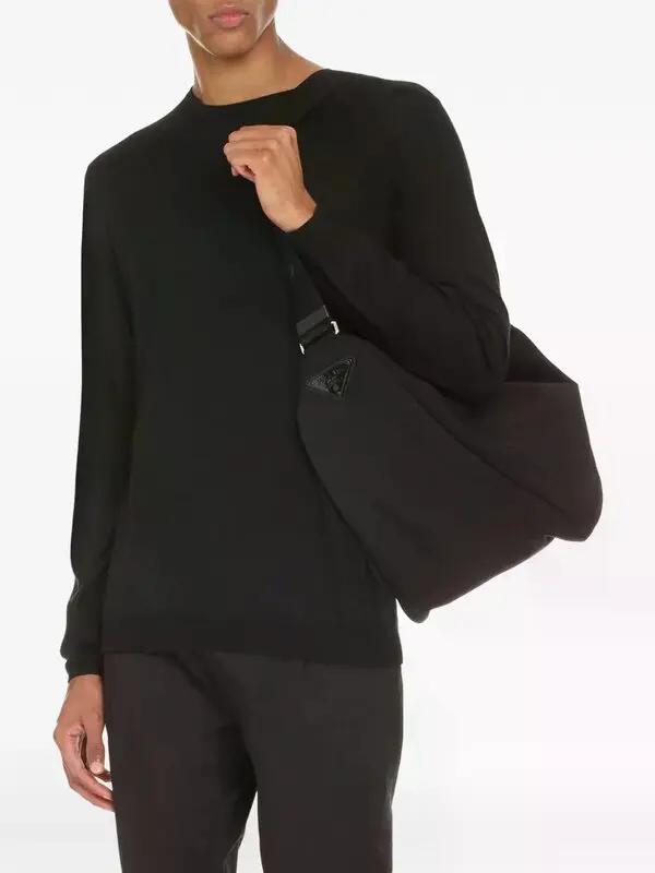 THE (ALPHABET) Fine-knit Crew-neck Sweater