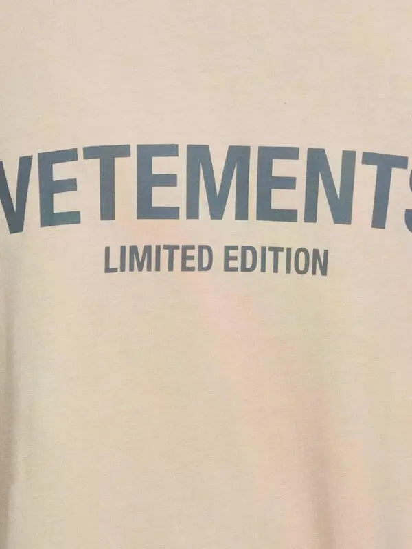 Vetements Limited Edition Logo T-shirt - Neutrals