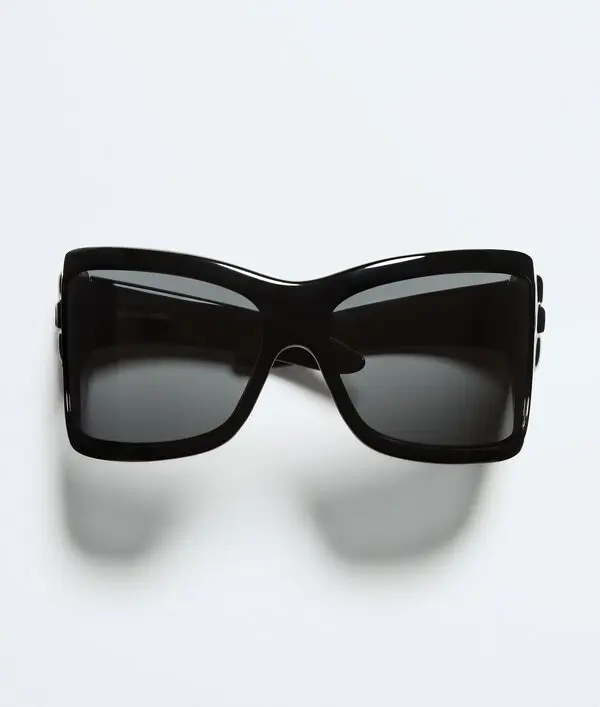 Bottega Veneta Intrecciato Wraparound Sunglasses - Black/gray