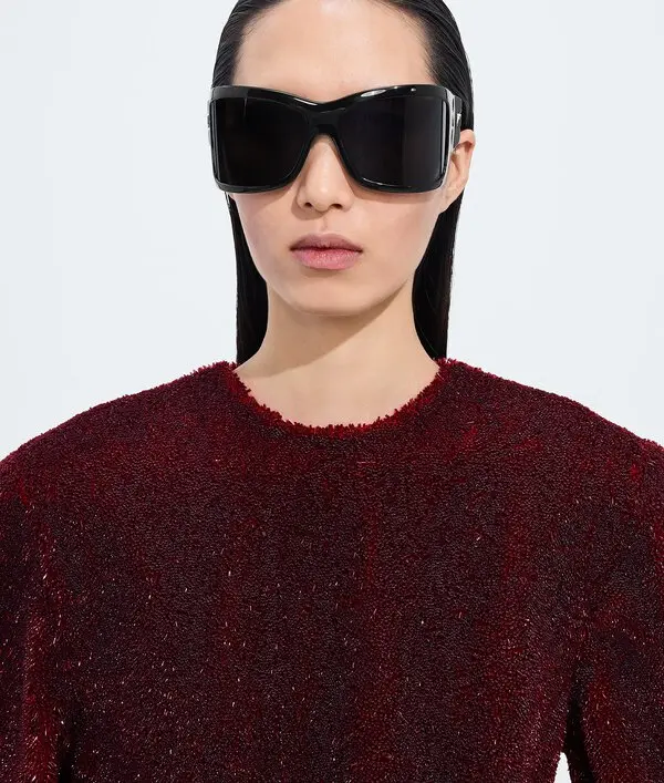 Bottega Veneta Intrecciato Wraparound Sunglasses - Black/gray